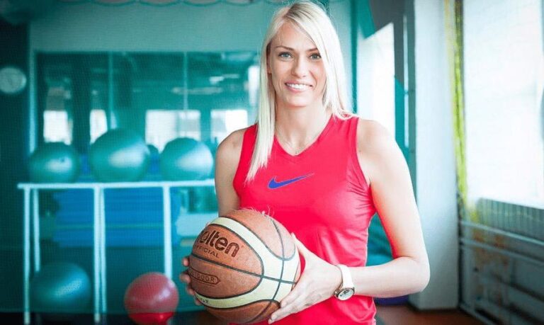 11 Tallest WNBA Players: Current and Historically