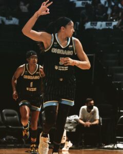 7 WNBA Players that Can Dunk (With Videos)