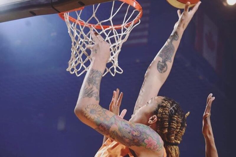 7 WNBA Players that Can Dunk (With Videos)